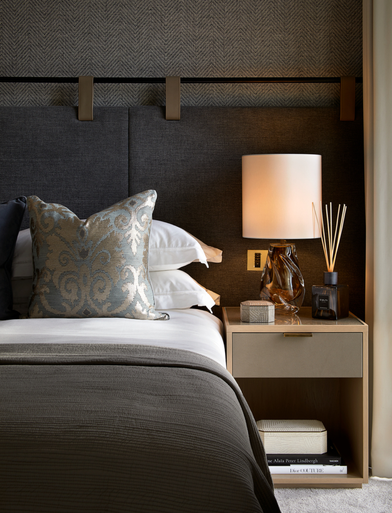 Thames Riverside Penthouse - Laura Hammett